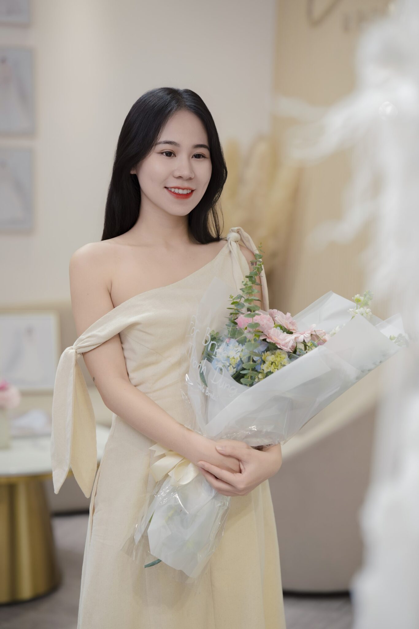 Tạo Vẻ Đẹp Nổi Bật với May Váy Cô Dâu TikToker Tạ Thanh Dung - CAMILE BRIDAL