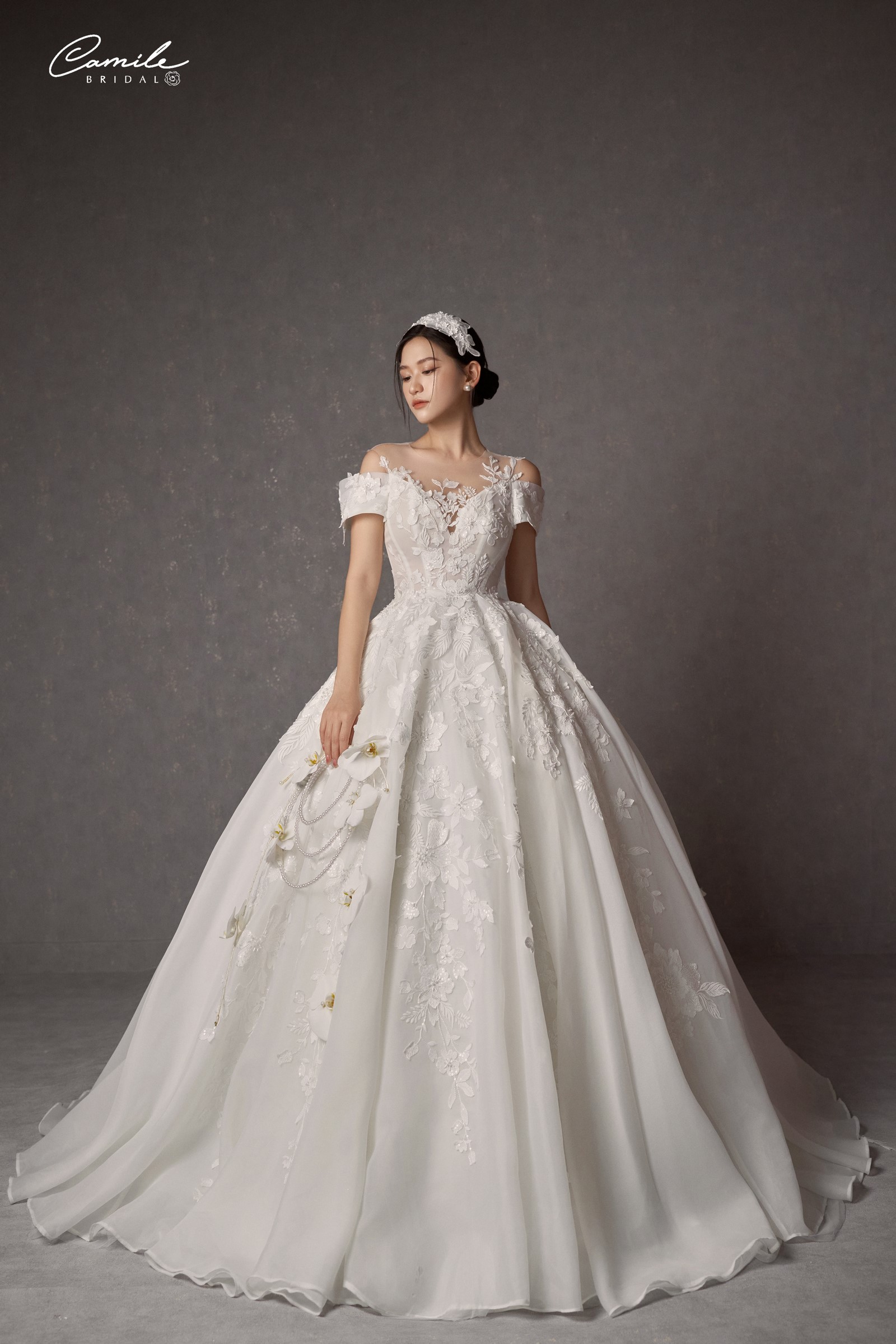 𝐋𝐨𝐨𝐤 𝟏𝟑 𝐨𝐟 𝐂𝐚𝐭𝐡𝐞𝐫𝐢𝐧𝐞 𝐂𝐨𝐥𝐥𝐞𝐜𝐭𝐢𝐨𝐧 - Kiệt Tác Váy Cưới Hoàng Gia Dành Cho ...